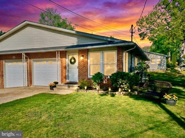 28 Dogwood Rd, Manahawkin, NJ 08050