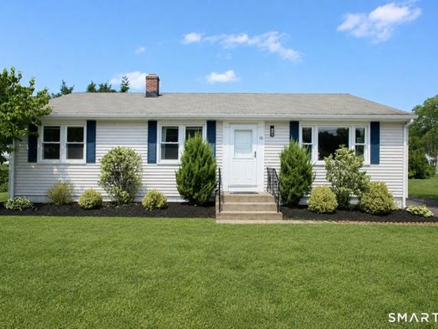 28 E Clover Cir, Hamden, CT 06514