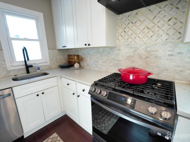 28 E Duchess Avenue