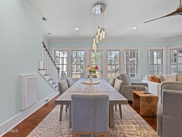 28 Eastcove Way
