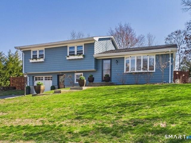 28 Elaine St, Stonington, CT 06379