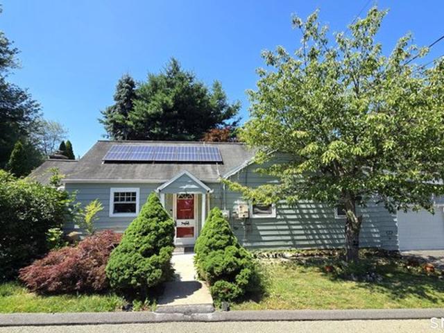 28 Elberta Ave, Trumbull, CT 06611