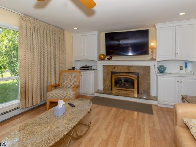 28 Elizabeth Dr