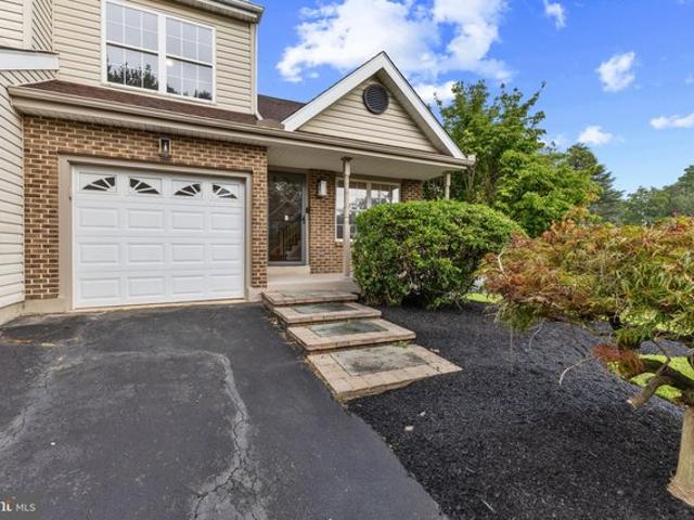 28 Eynon Ct, Hockessin, DE 19707