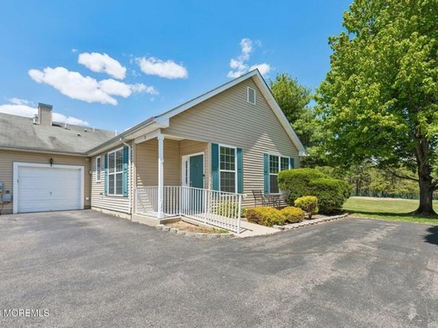 28 Fennel Ct, Manchester, NJ 08759