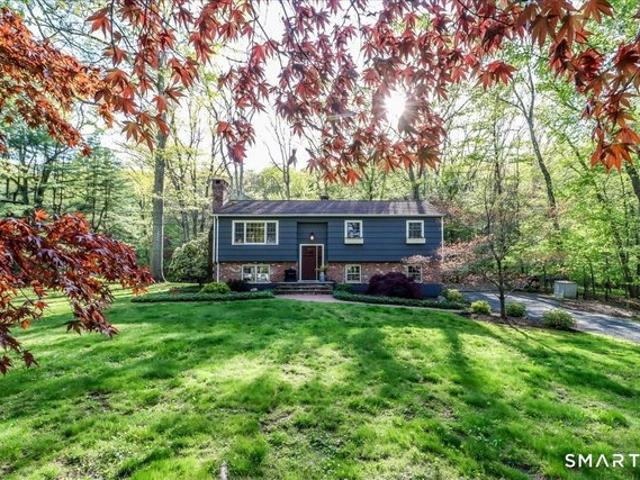 28 Fieldcrest Dr, Ridgefield, CT 06877
