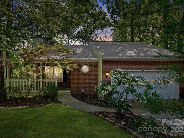 28 Foxberry Drive, Arden, US, NC