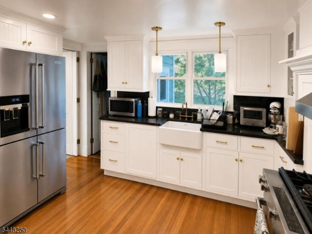 28 Franklin Pl