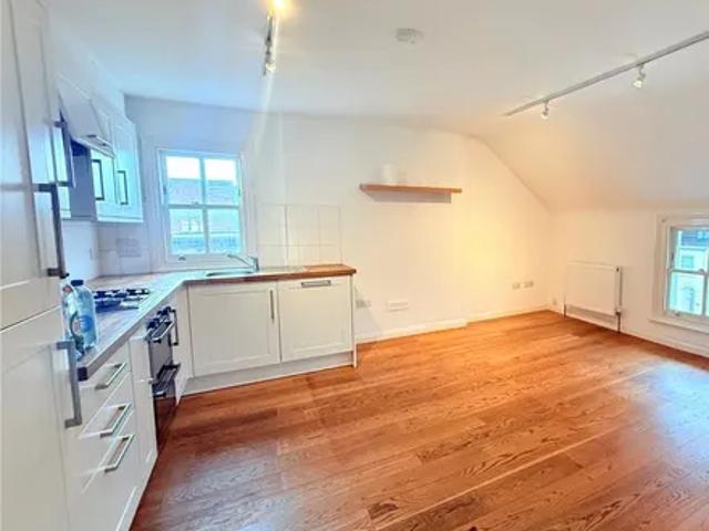 28 Friern Park, London, N12 9UA, United Kingdom | 2 bed apartment for rent #136866130 | Rentberry