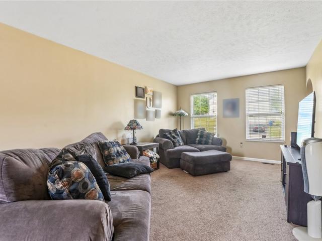 28 Giant Oak Dr
