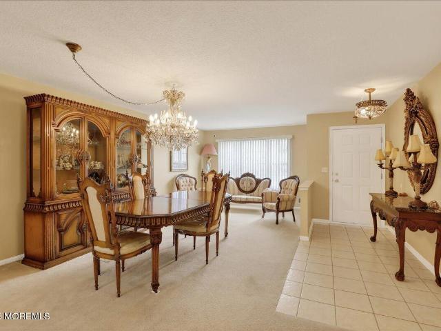 28 Golden Willows Avenue