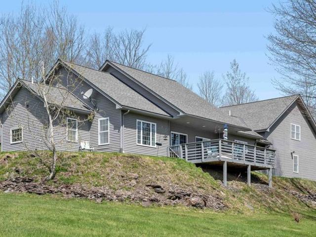 28 Goldsbury Woods Rd, Barre, VT 05641