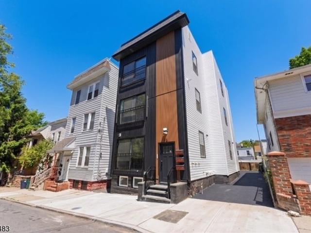 28 Grove Ter, Irvington, NJ 07111
