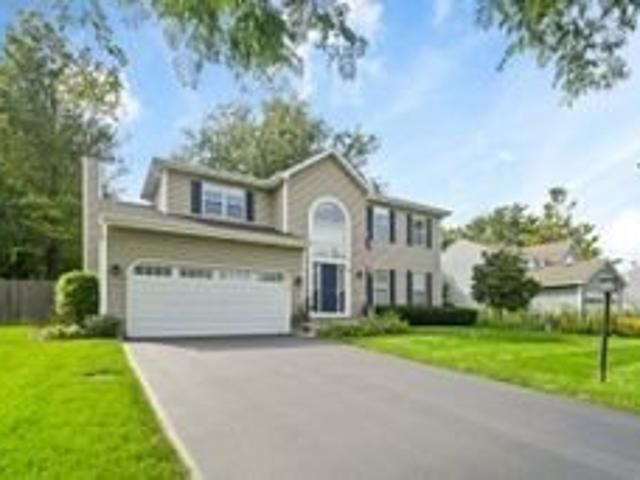 28 Hampton St, Cary, IL 60013