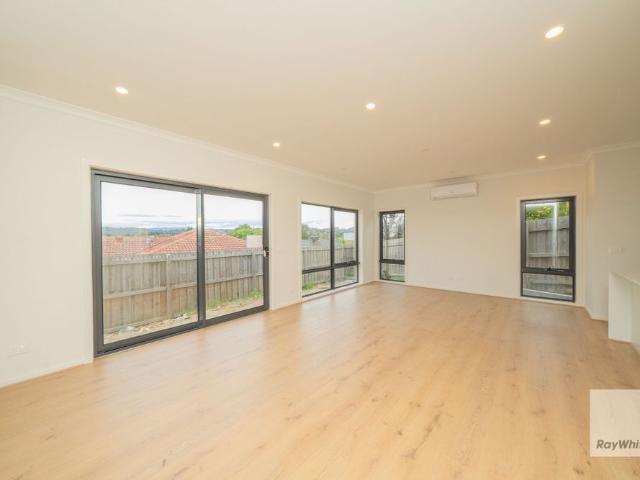 2/8 Heatherdew Close