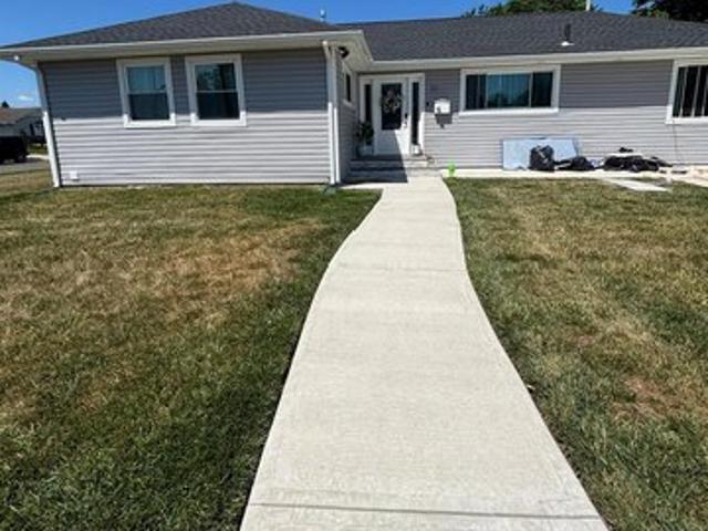 28 High St, Farmingdale, NY 11735