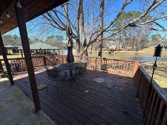 28 Hunters Creek Dr, Huntsville, TX 77340
