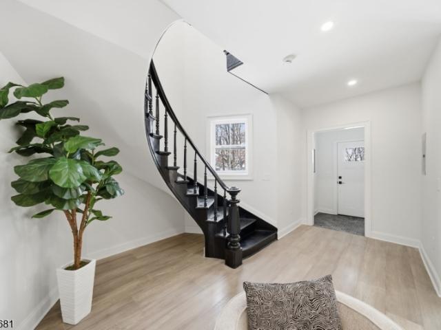 28 Irving St # B