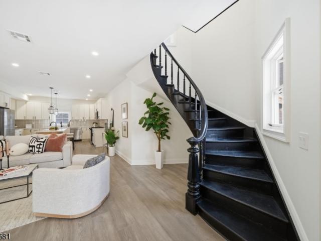 28 Irving St, Montclair, NJ 07042 | MLS #4022