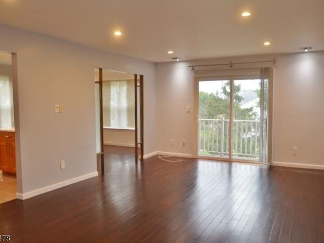 28 Joseph Dr