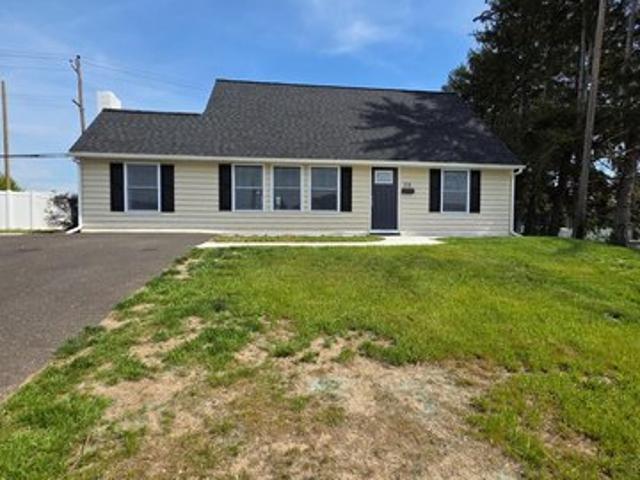 28 Jump Hill Rd, Levittown, PA 19056