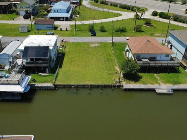 28 Lakeside Dr, Hitchcock, TX 77563