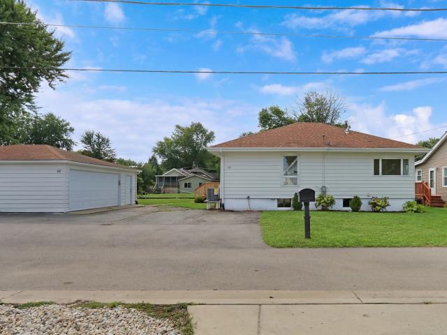 28 Lakeside Lane