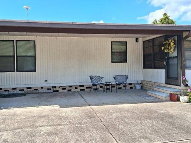 28 Lakeview Dr, Fruitland Park, FL 34731