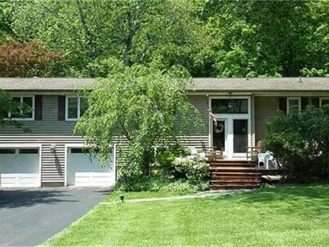 28 Leona Dr, Brewster, NY 10509