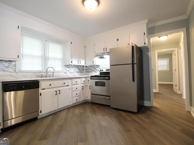 28 Lombardy Way SE