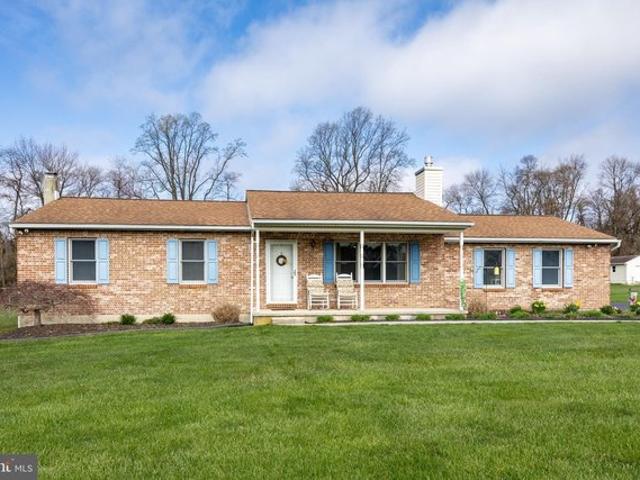 28 Lobachsville Rd, Fleetwood, PA 19522