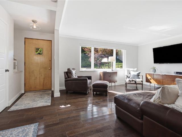 28 Lorraine Dr