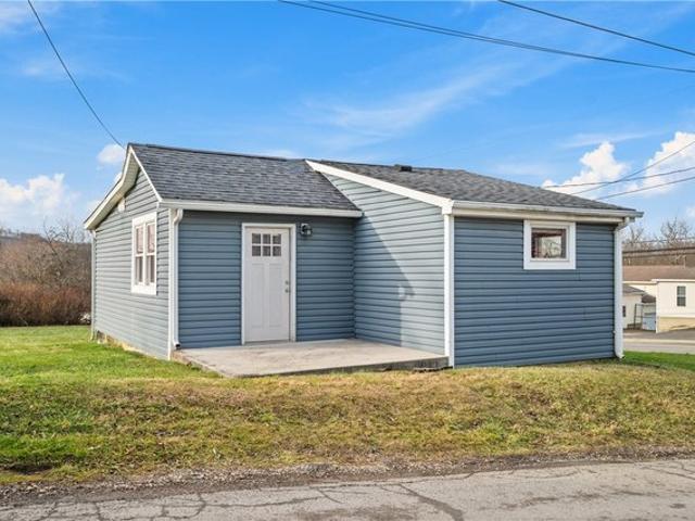 28 McKinstry Hill Rd, Apollo, PA 15613