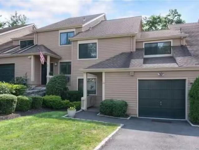 28 MANOR HOUSE LN, DOBBS FERRY, NY 10522 Single Family Residen.