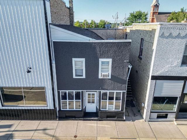 28 Main Street W