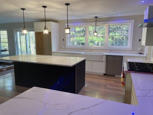 28 Marion Rd, Rochester, MA 02770