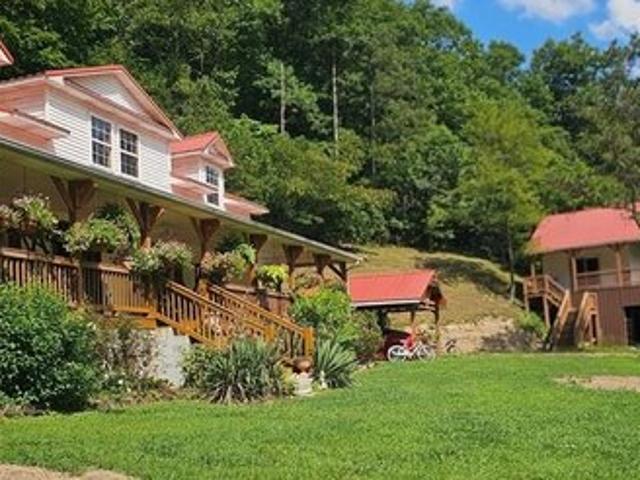 28 Maynard Cemetery Rd, Warfield, KY 41267