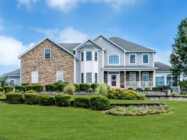 28 Meadow Ridge Ln