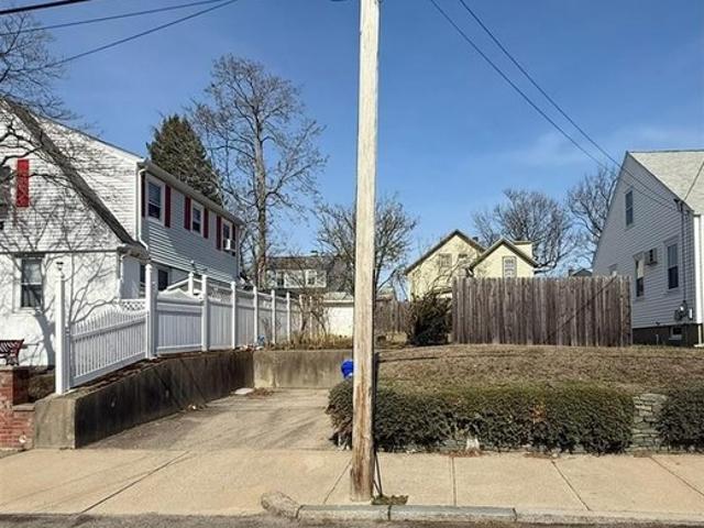 28 Messina St, Providence, RI 02908