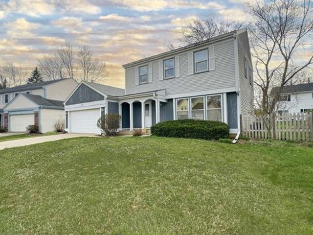 28 Montgomery Ln, Vernon Hills, IL 60061