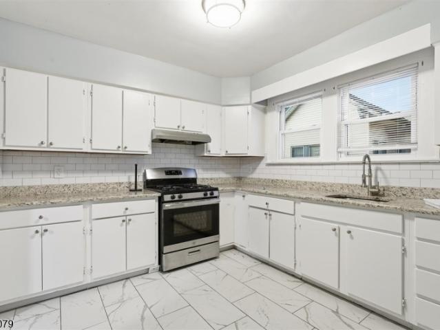 28 Monticello Ave