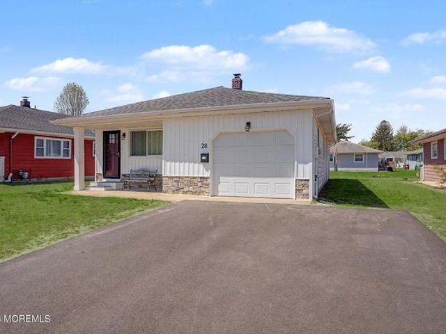 28 Montserrat St, Toms River, NJ 08757