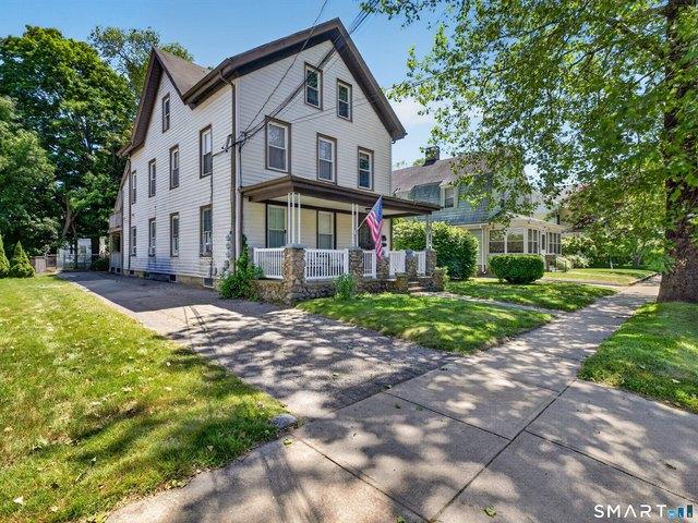 28 Moss St, Stonington, CT 06379