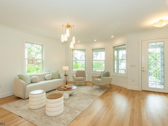 28 Mountain Ave