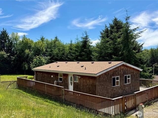 28 N Jacobson Rd, Cathlamet, WA 98612
