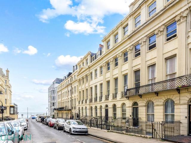 28 Oriental Place, East Sussex BN1 1 bed apartment to rent £1,450 pcm £335 pw