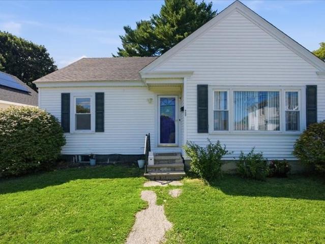 28 Oxford St, Augusta, ME 04330