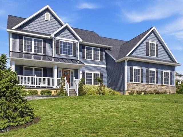 28 Park Ridge Dr, East Greenbush, NY 12061