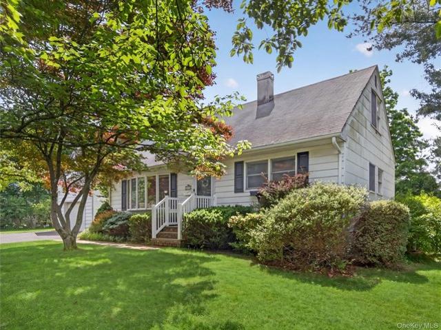 28 Parkway Dr N, Blauvelt, NY 10913