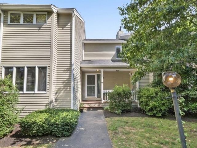 28 Pemberton St Apt B, Walpole, MA 02081